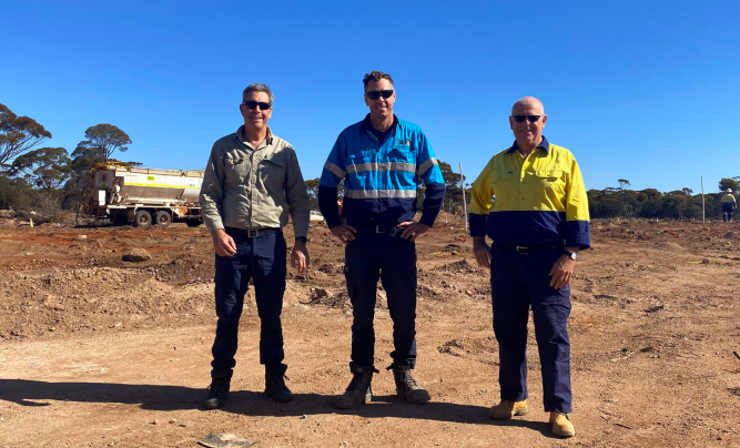 Auric Mining begins mining at Jeffreys Find; first gold pour expected ...