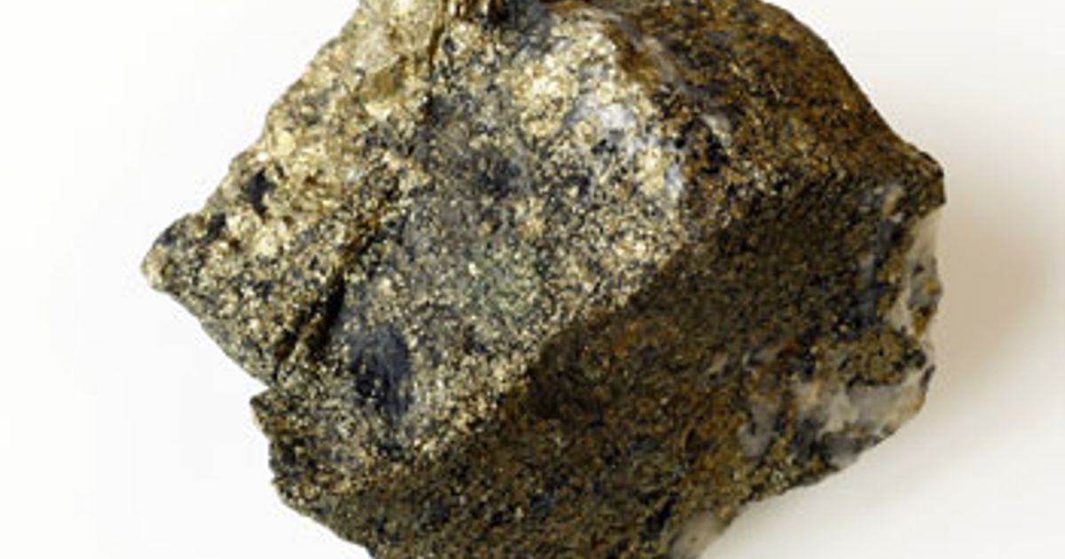Beacon Minerals delivers first gold ore from Halley's East, Western ...