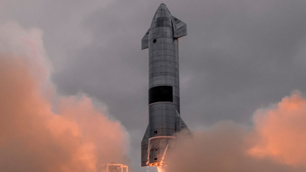 SpaceX's Starship completes succesful test flight