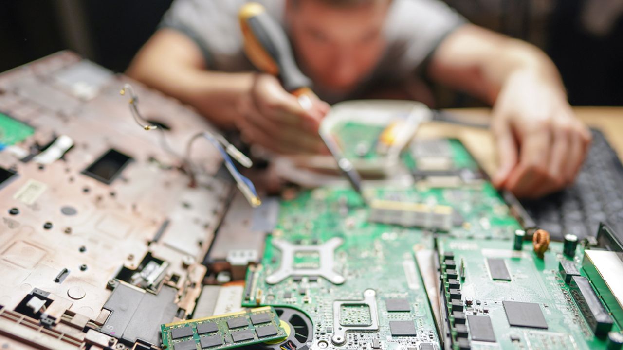 Royal Mint plans to extract gold from discarded electronics