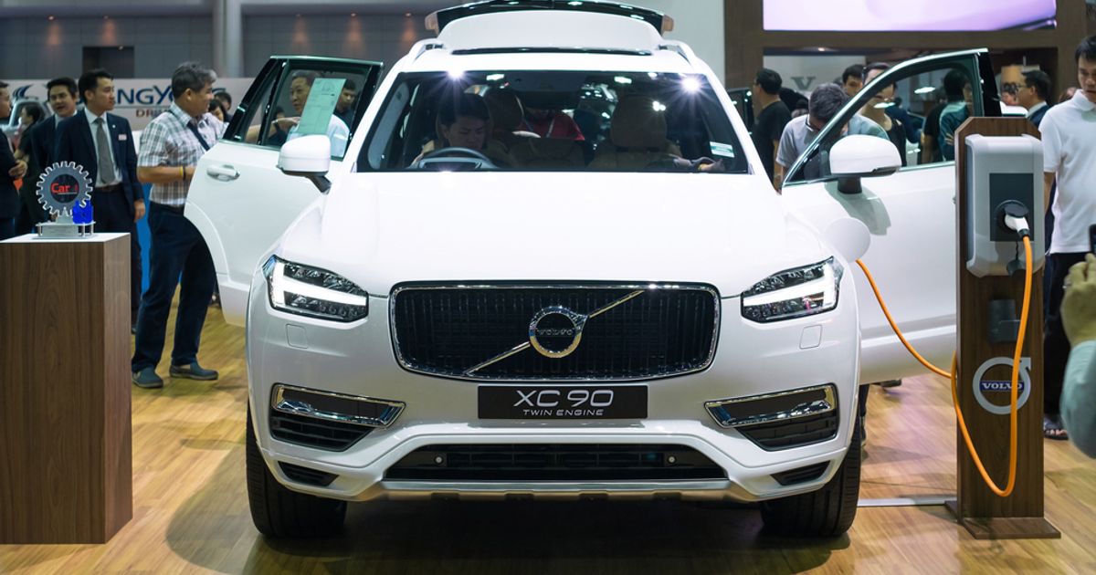 Volvo abandons EV target in face of sales slump