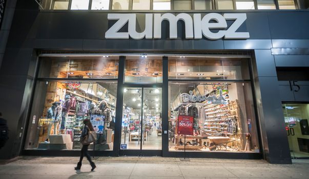 Zumiez issues 4Q sales, earnings warning; blames warm winter | NASDAQ:ZUMZ
