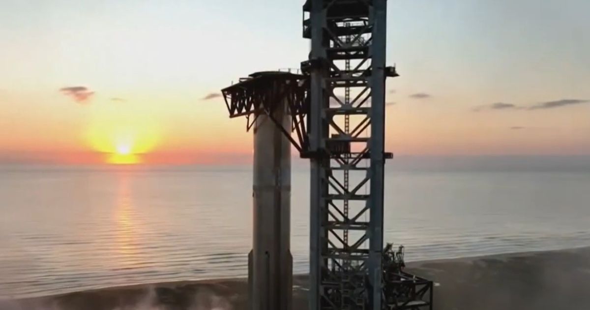 SpaceX captures reusable booster using 'chopsticks' technique