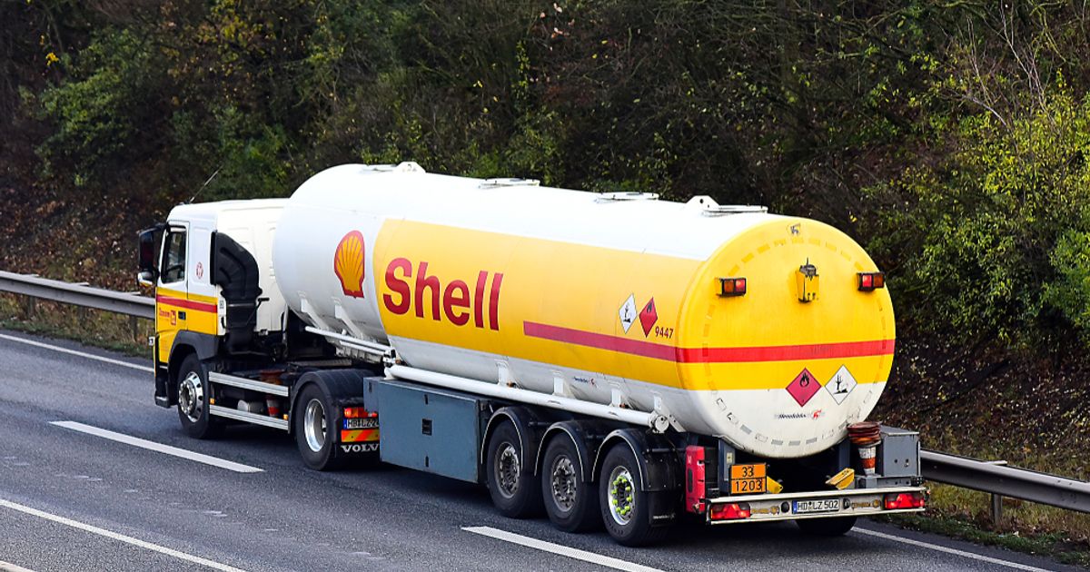 Shell keeps up dividend and buyback pace with profits barely dented by ...