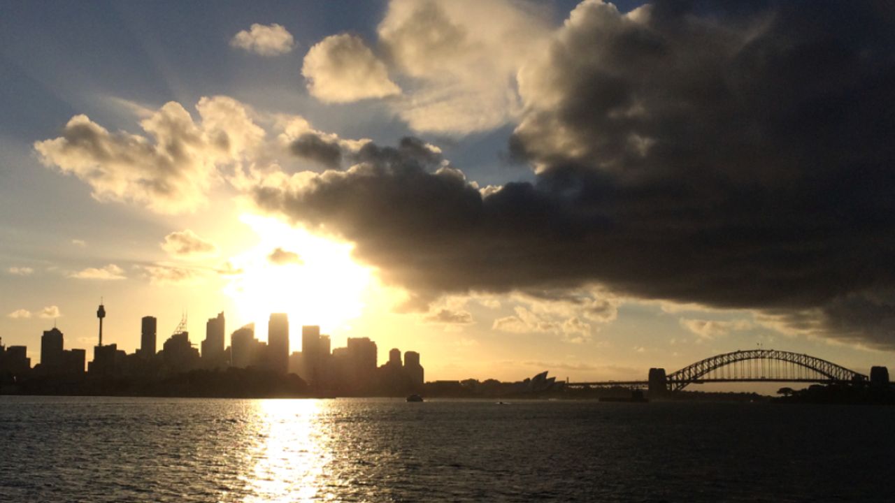 Australian corporate profits dip in Q1; financial services and mining ...