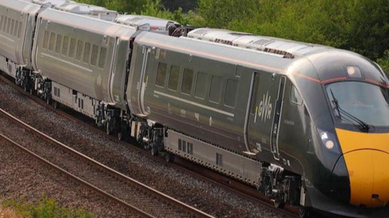 FirstGroup steams higher after unveiling new share buyback | LSE:FGP