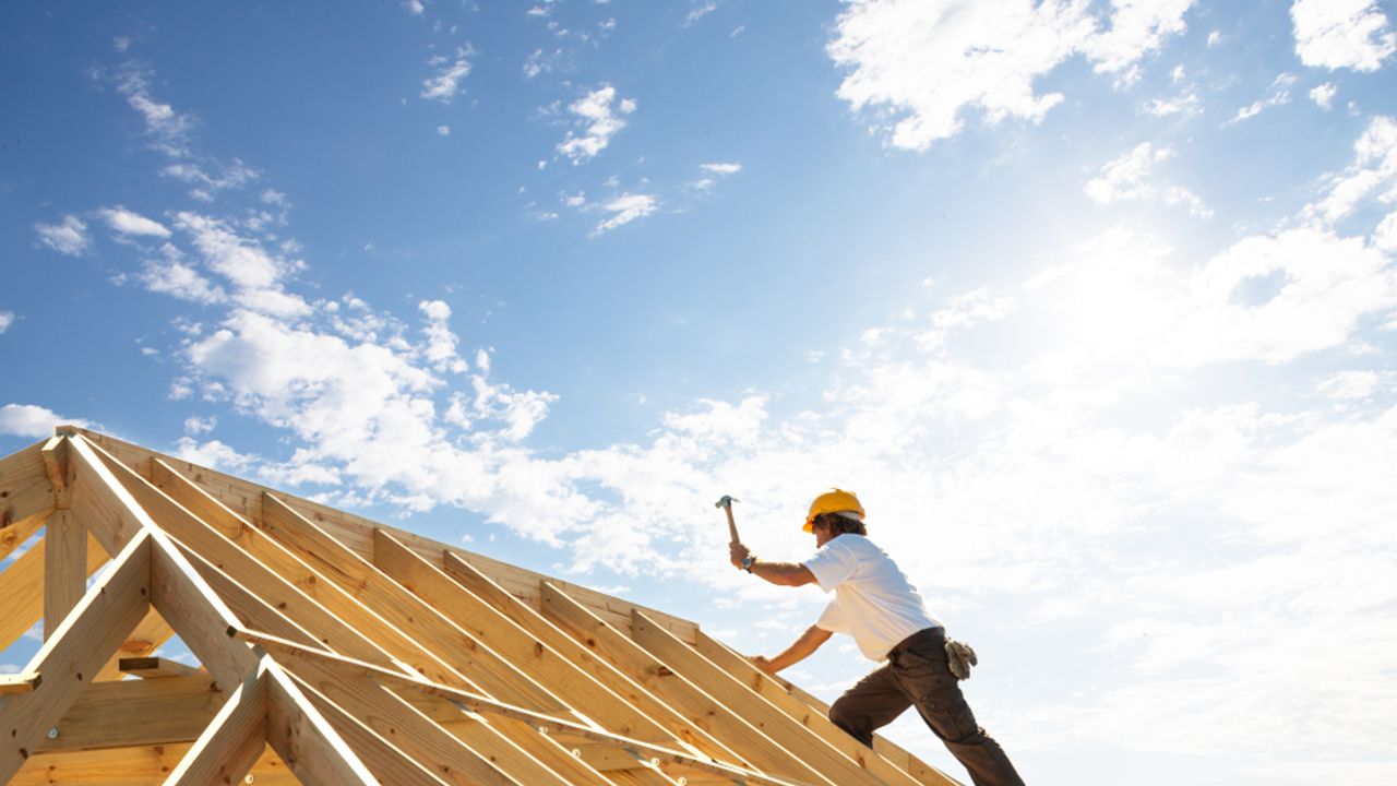 Persimmon keeps full-year targets but flags headwinds | LSE:PSN