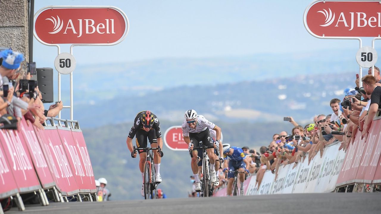 AJ Bell hit by 'sell' call as cash balance issue raises head again ...
