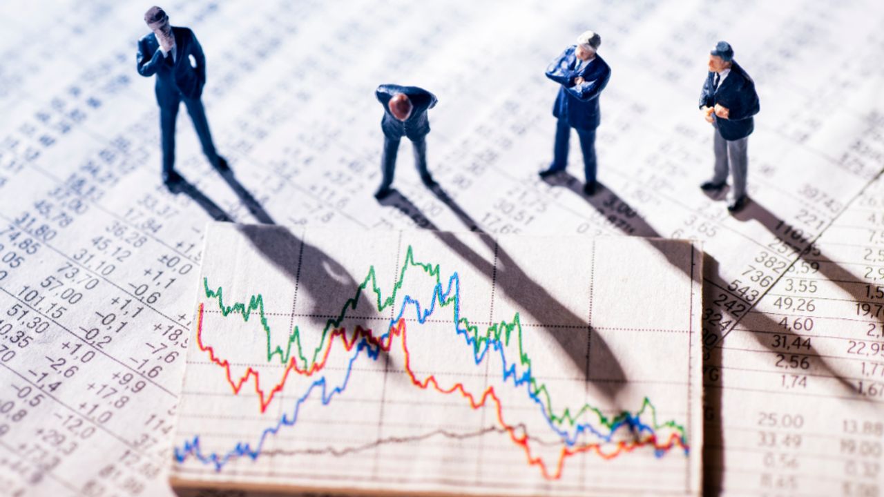 FTSE 100 hits record high: What it means for UK investors and savers