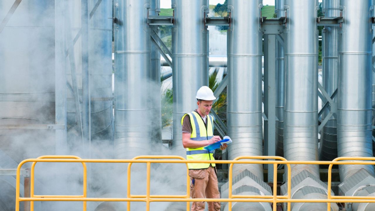 Hydrogen power specialist AFC Energy launches world's first ...