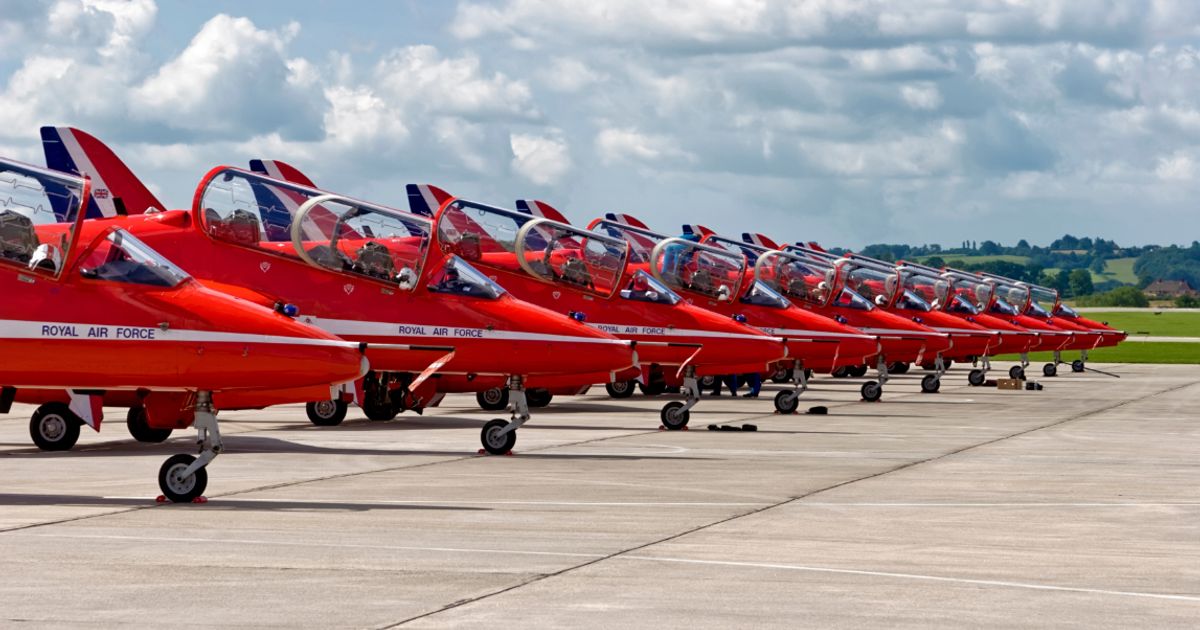 BAE Systems rises on Hawk replacement tie-up as FTSE 100 tumbles 144 ...