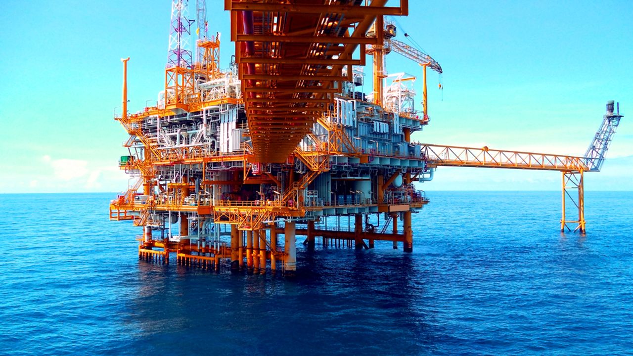 Campaigners urge Chancellor to probe Shell–Equinor North Sea merger ...