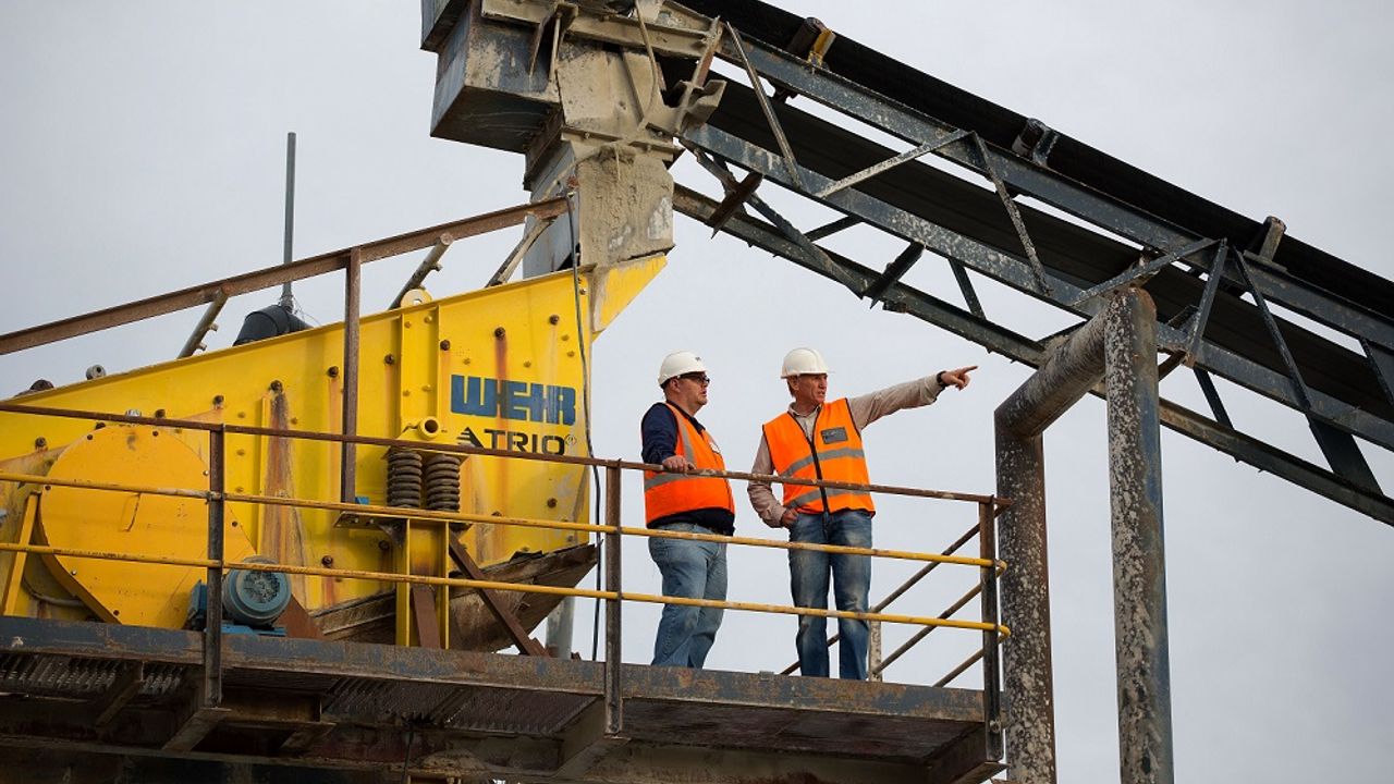 Weir slips as orders unexpectedly large decline in minerals division ...