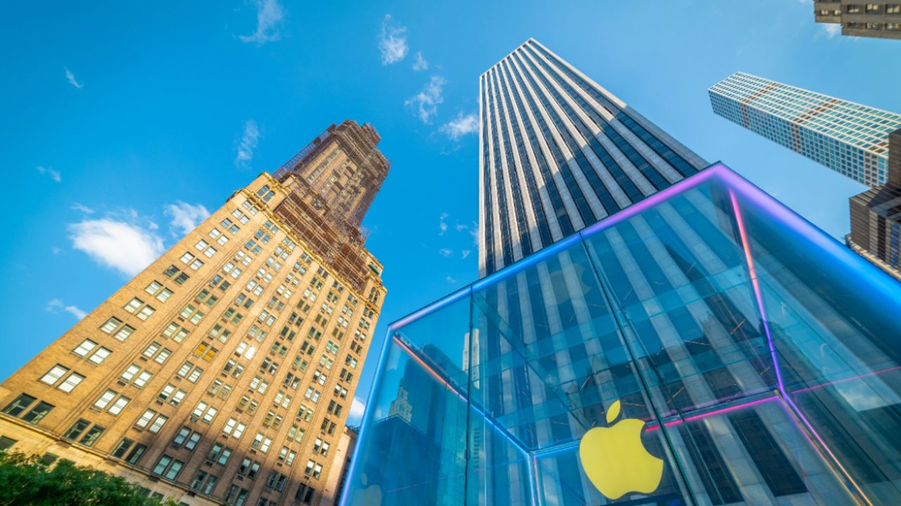 Apple shakes up AI leadership team ahead of mid-2026 Siri relaunch ...