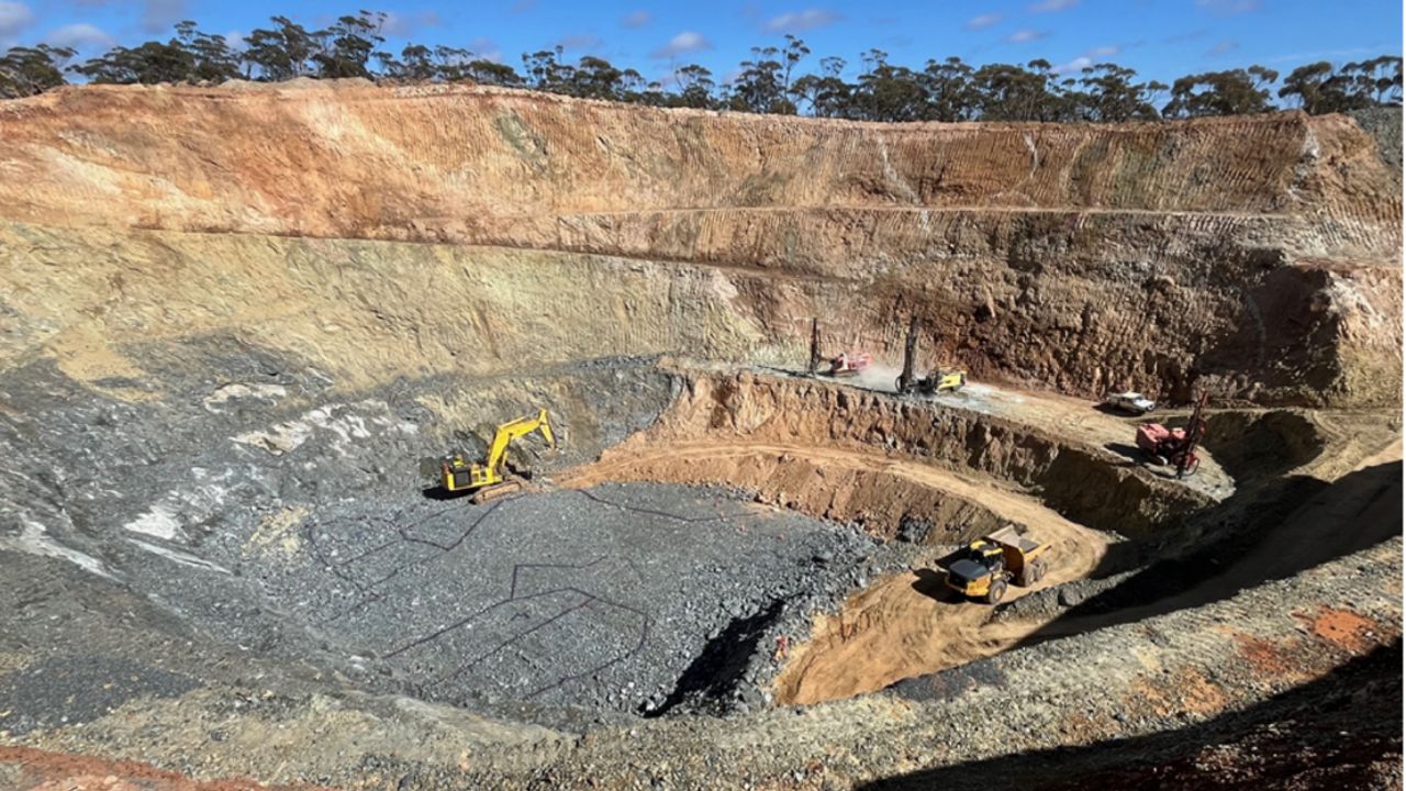 Auric Mining banks strong first cash returns from Munda Gold Mine | ASX:AWJ