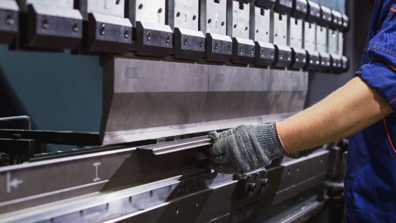 Halma plunges despite revenue and profit beating forecasts | LSE:HLMA