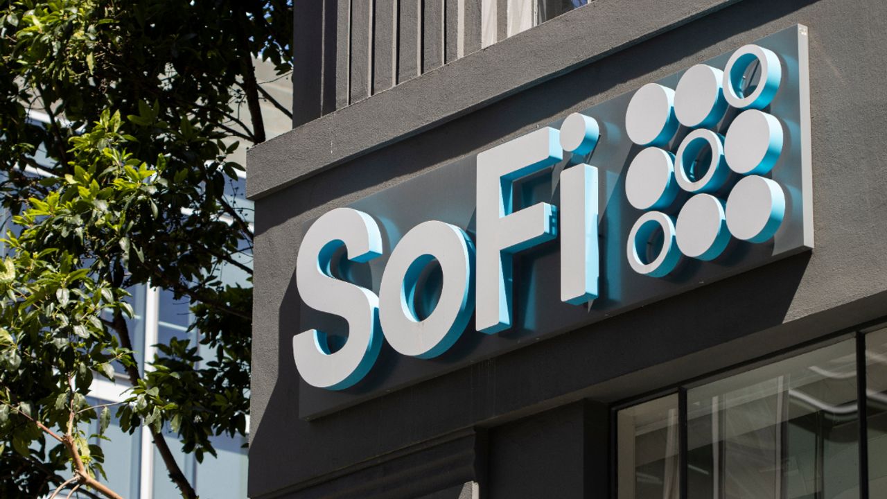 SoFi posts record quarterly revenue, adds over 1M members