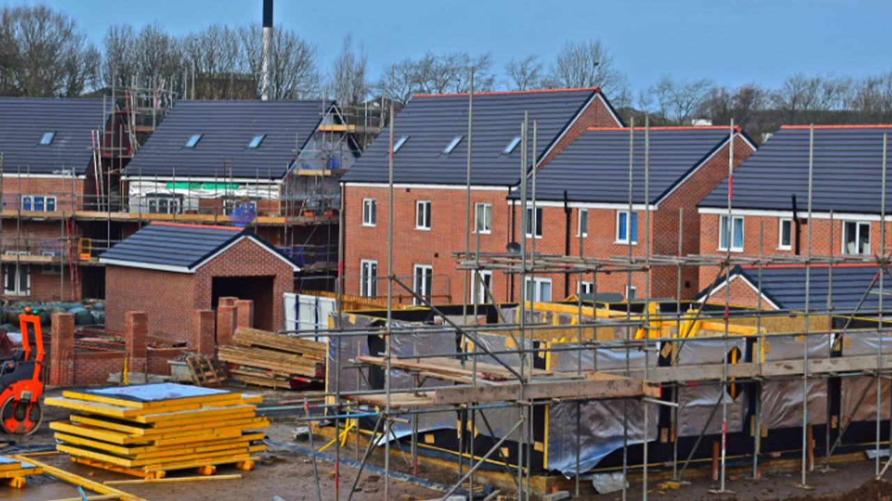 Persimmon shares rise as housebuilder heads for top end of profit ...