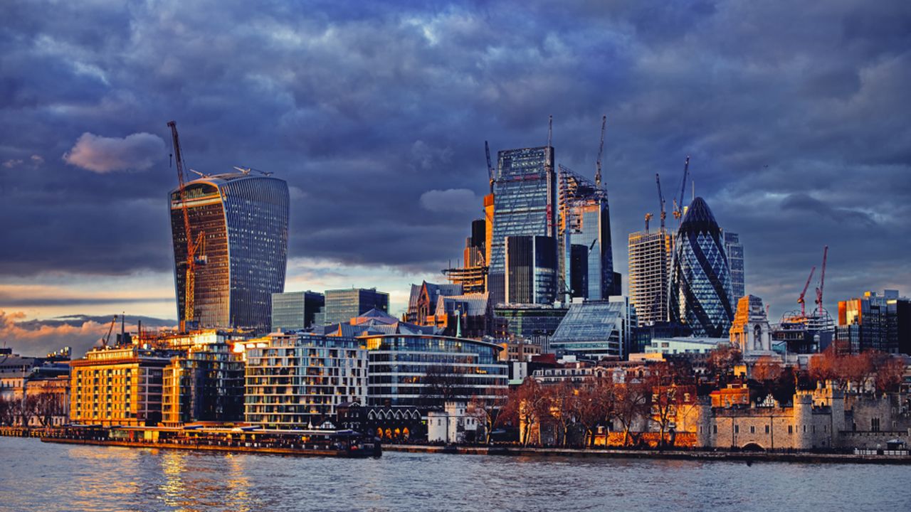 FTSE 100 Live: UK blue-chips set for stronger open as Asia extends AI ...