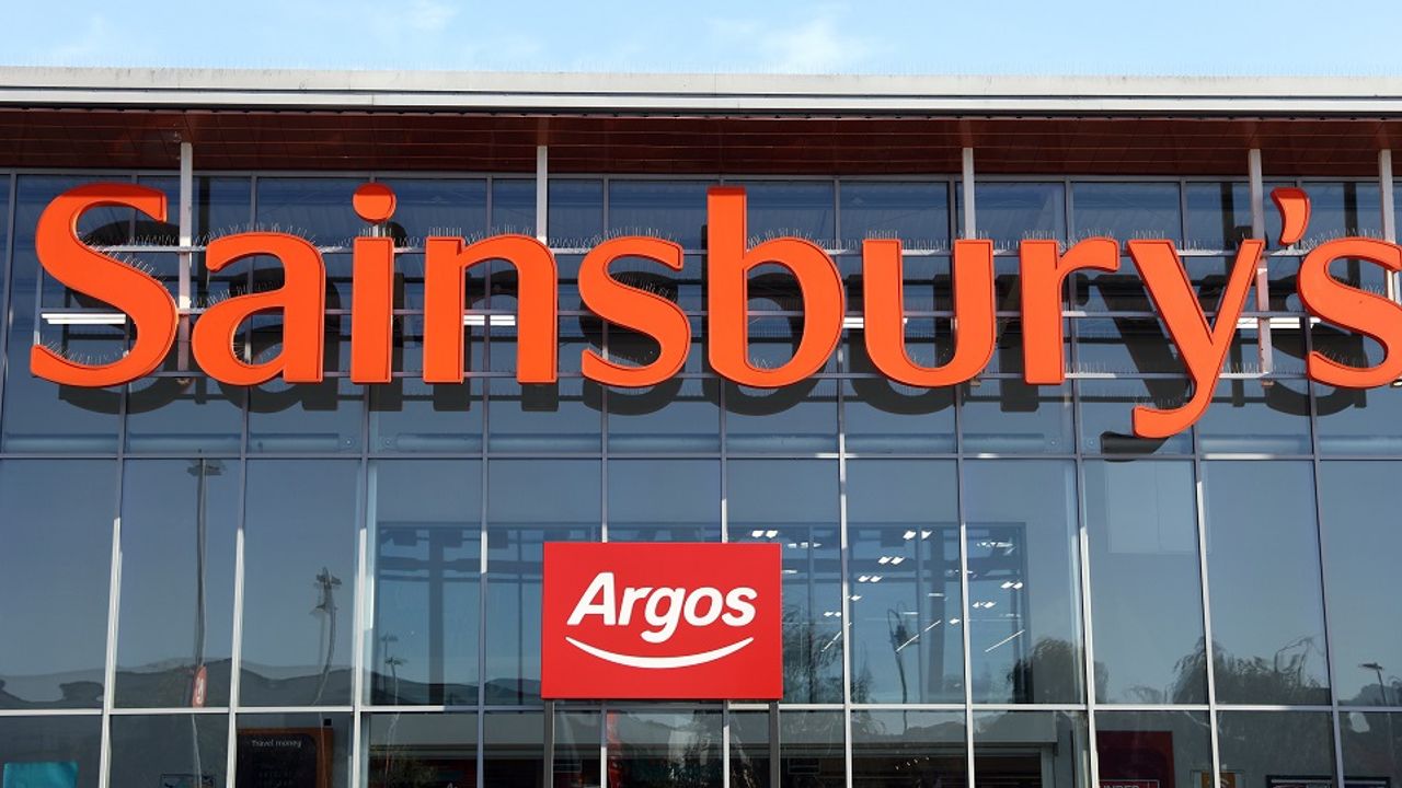 Investors cool on Sainsbury despite strong Christmas as upgrade hopes ...