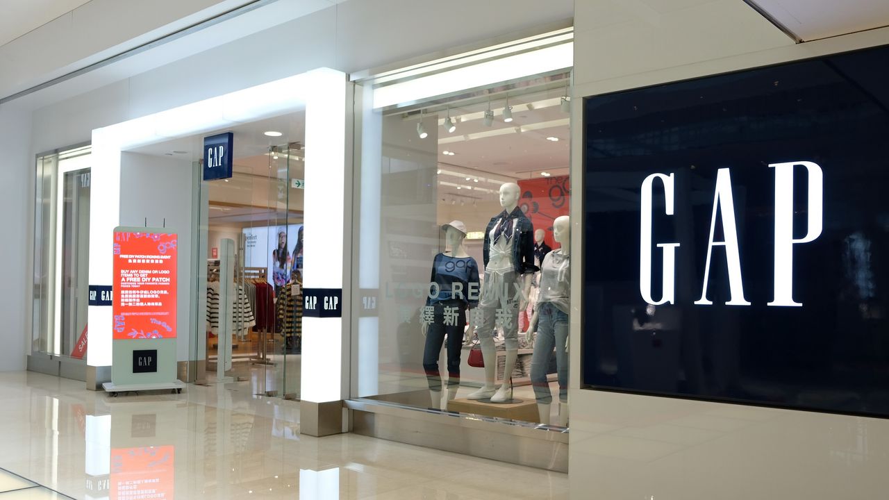 Gap shares jump on UBS upgrade, positive outlook for turnaround | NYSE:GPS