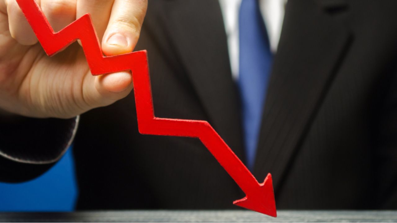 FTSE 100 Live: Blue-chips plunge 250 points as oil soars, BoE turns ...