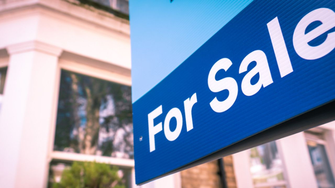 Vistry drags housebuilders lower as it cuts prices to boost sales | LSE:VTY