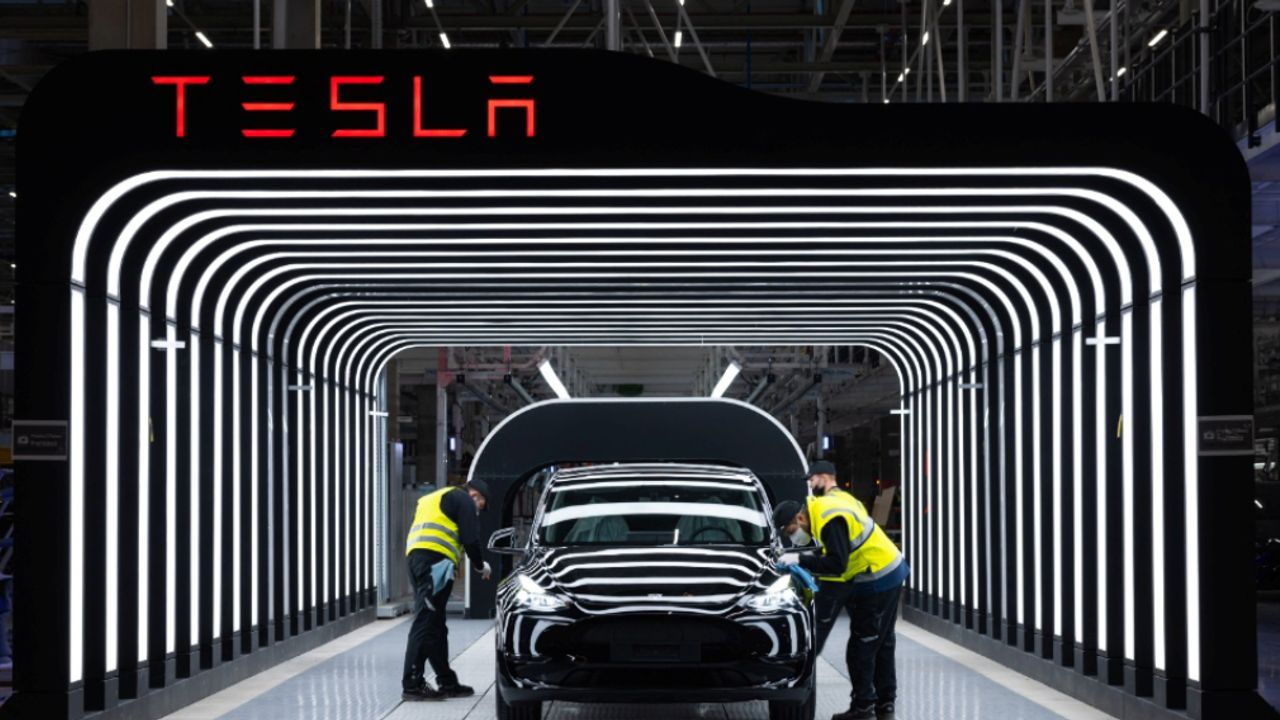 Tesla shares trade lower after stock split, and some analysts say they ...