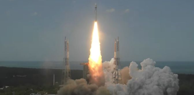 India's Chandrayaan-3 rocket heads for the moon