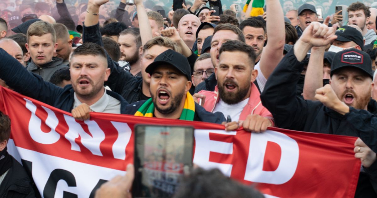 Manchester United takeover: shares slump on fears Glazers have ‘paused ...