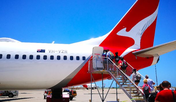 Qantas Airways returns to profit, plans $500 million share buyback ...