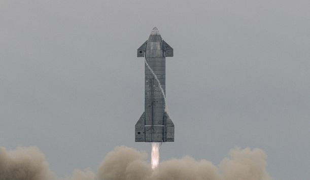 SpaceX wins first defence contract from US