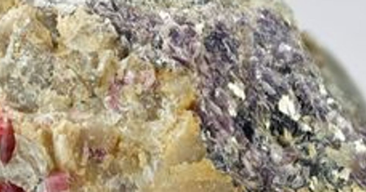 Lightning Minerals closes in on Dundas lithium; readies for drilling ...