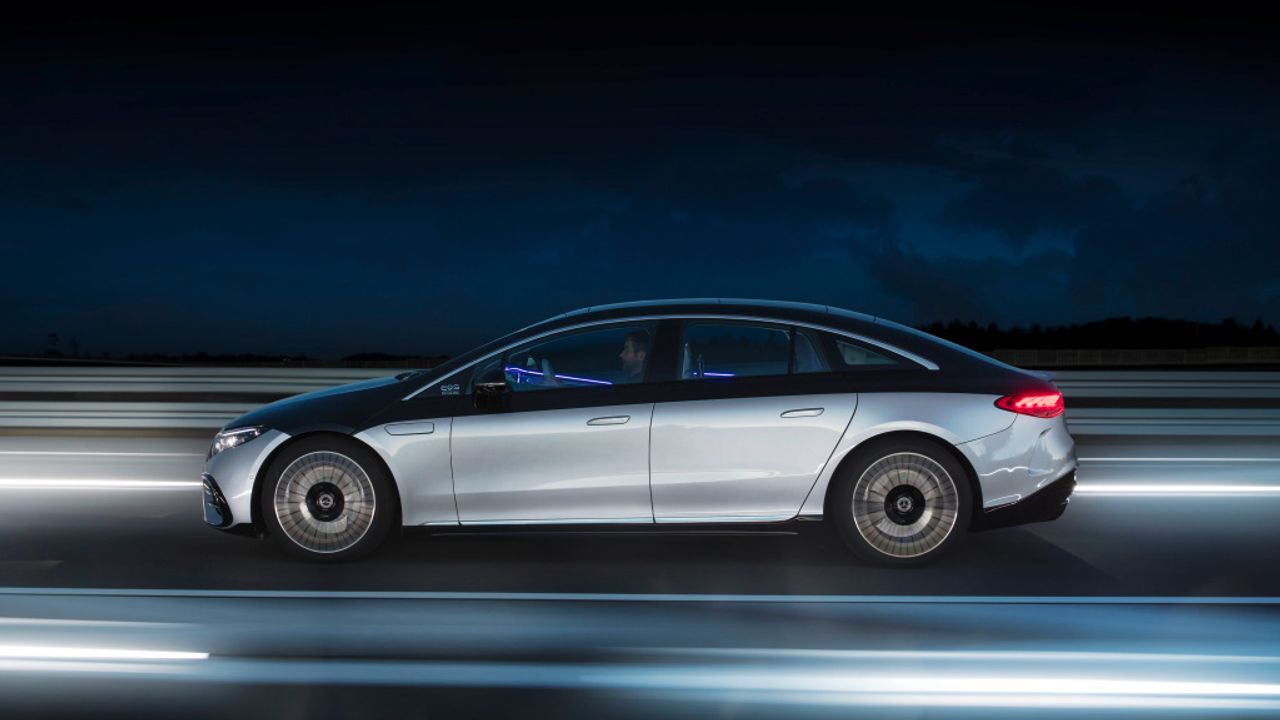 Mercedes-Benz teams up with Cisco to bring the office to your car ...