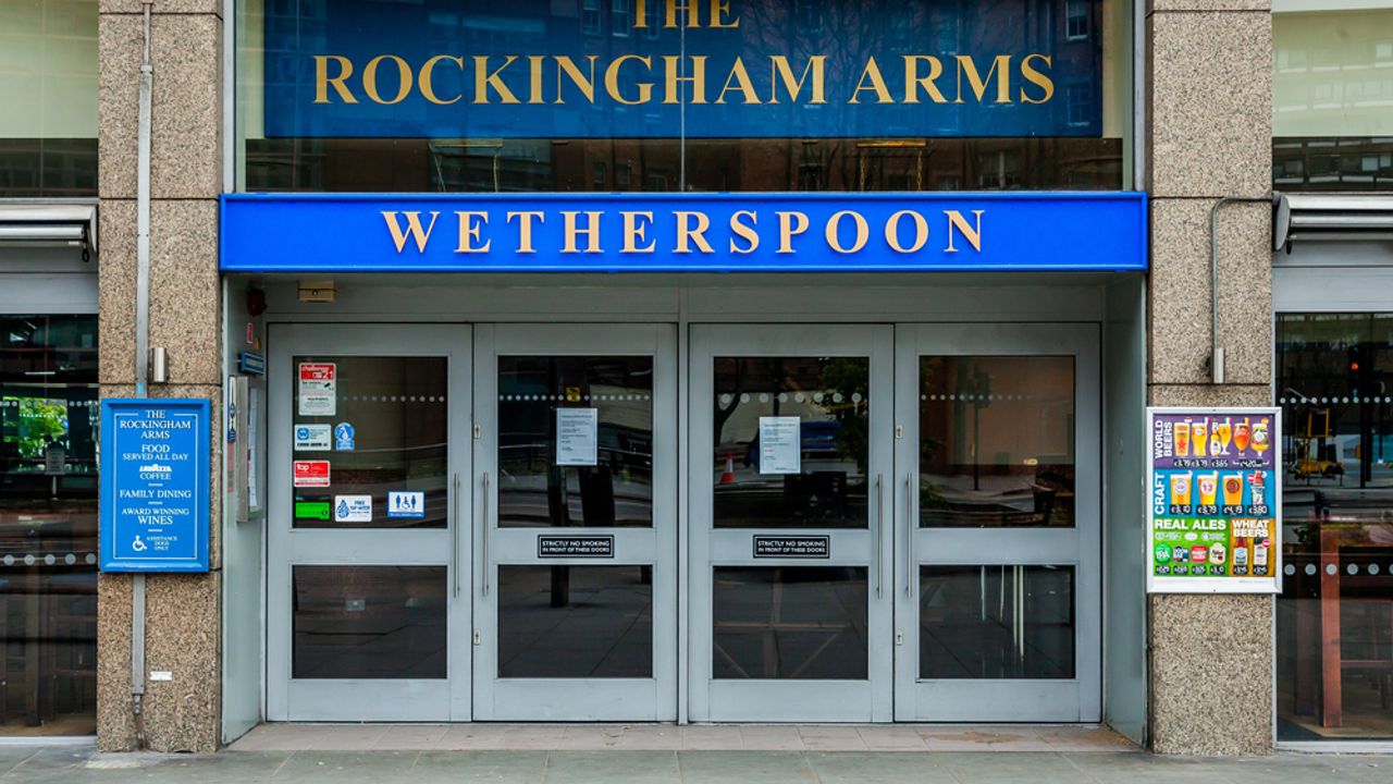 JD Wetherspoon back in profit as sales revival continues | LSE:JDW