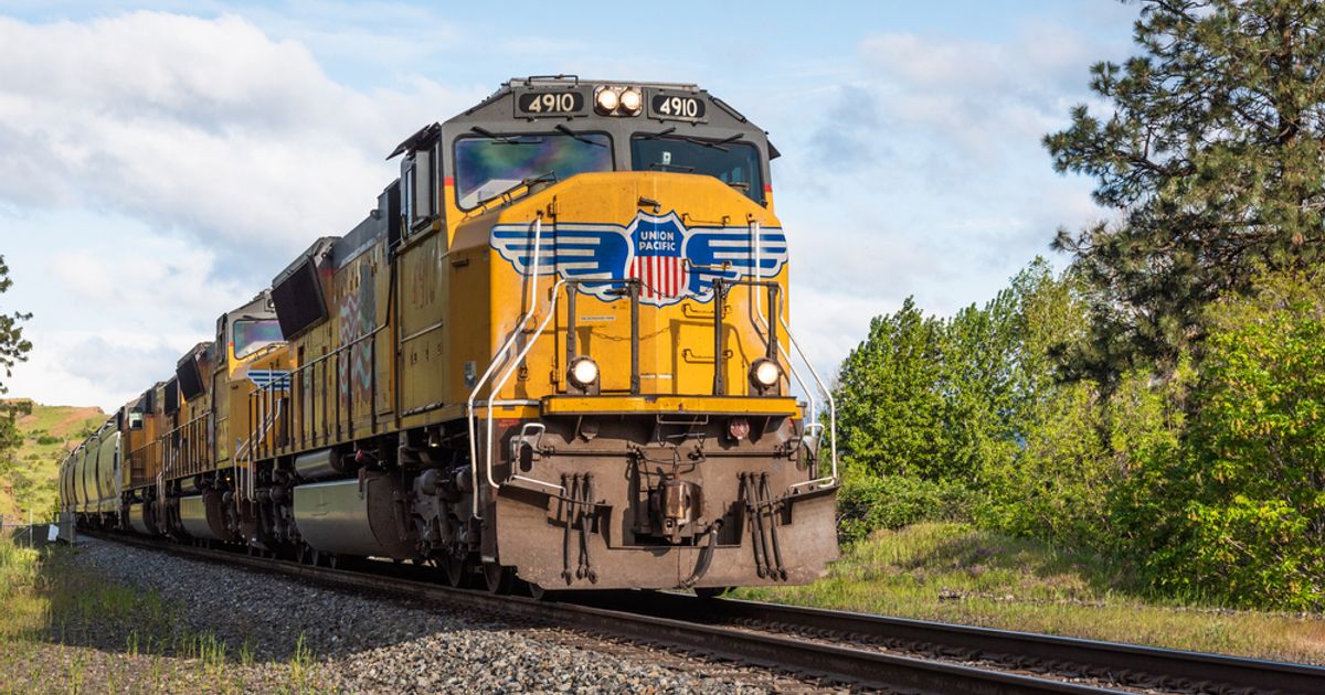 Union Pacific stock chugs ahead as price hikes make up for lower 3Q ...