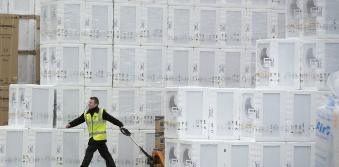 AO World PLC remains in the red despite new mobiles addition